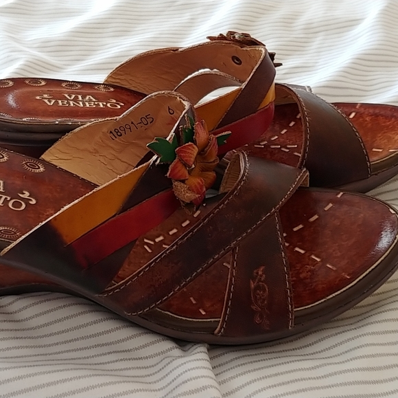 Via Veneto | Shoes | Via Veneto Floral Wedge Sandal Sz 6 | Poshmark